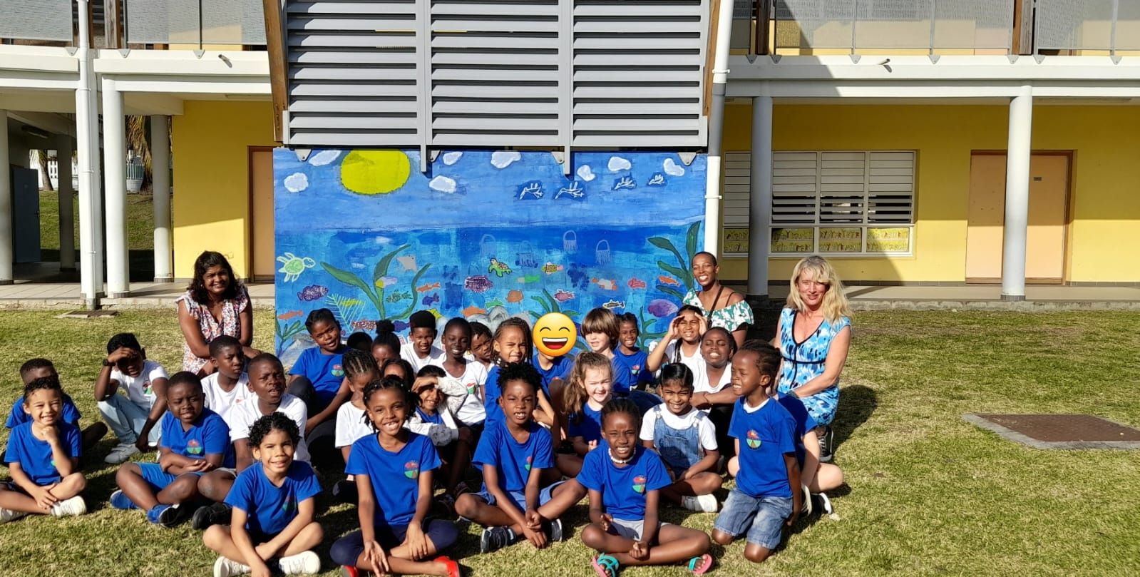 Une fresque à l'école : Des couleurs malgré tout! | Région académique ...